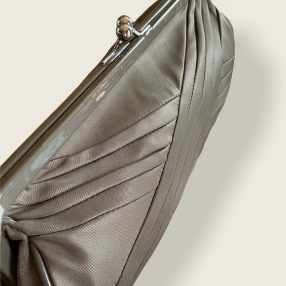 Simply Vera Vera Wang | Bags | Simply Vera Vera Wang Kiss Closure ...
